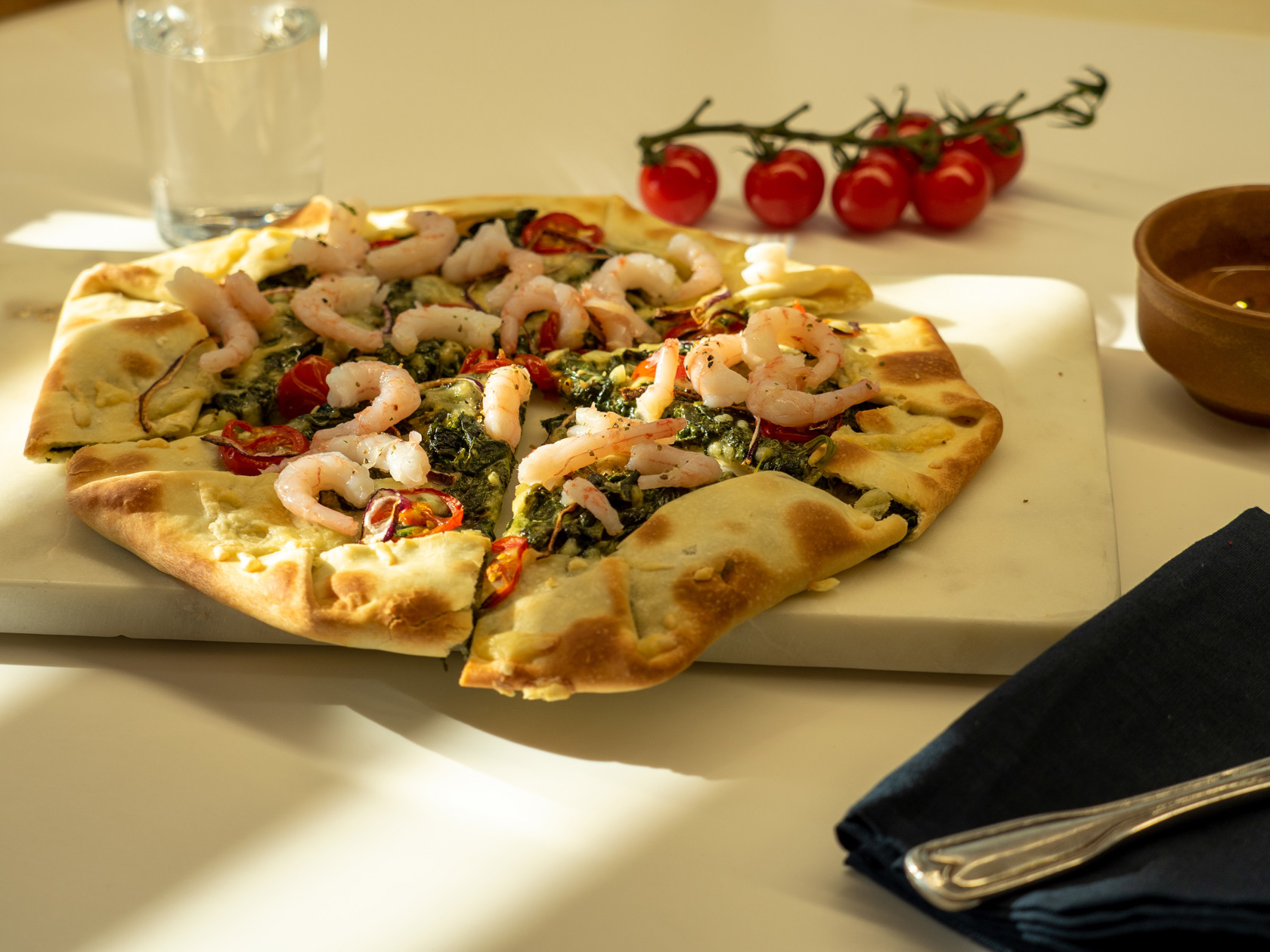 Pizza med reker og spinat